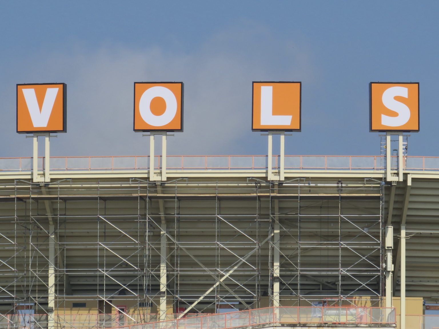PHOTOS: Tennessee Adds Second Set of V-O-L-S Letters to Neyland Stadium ...