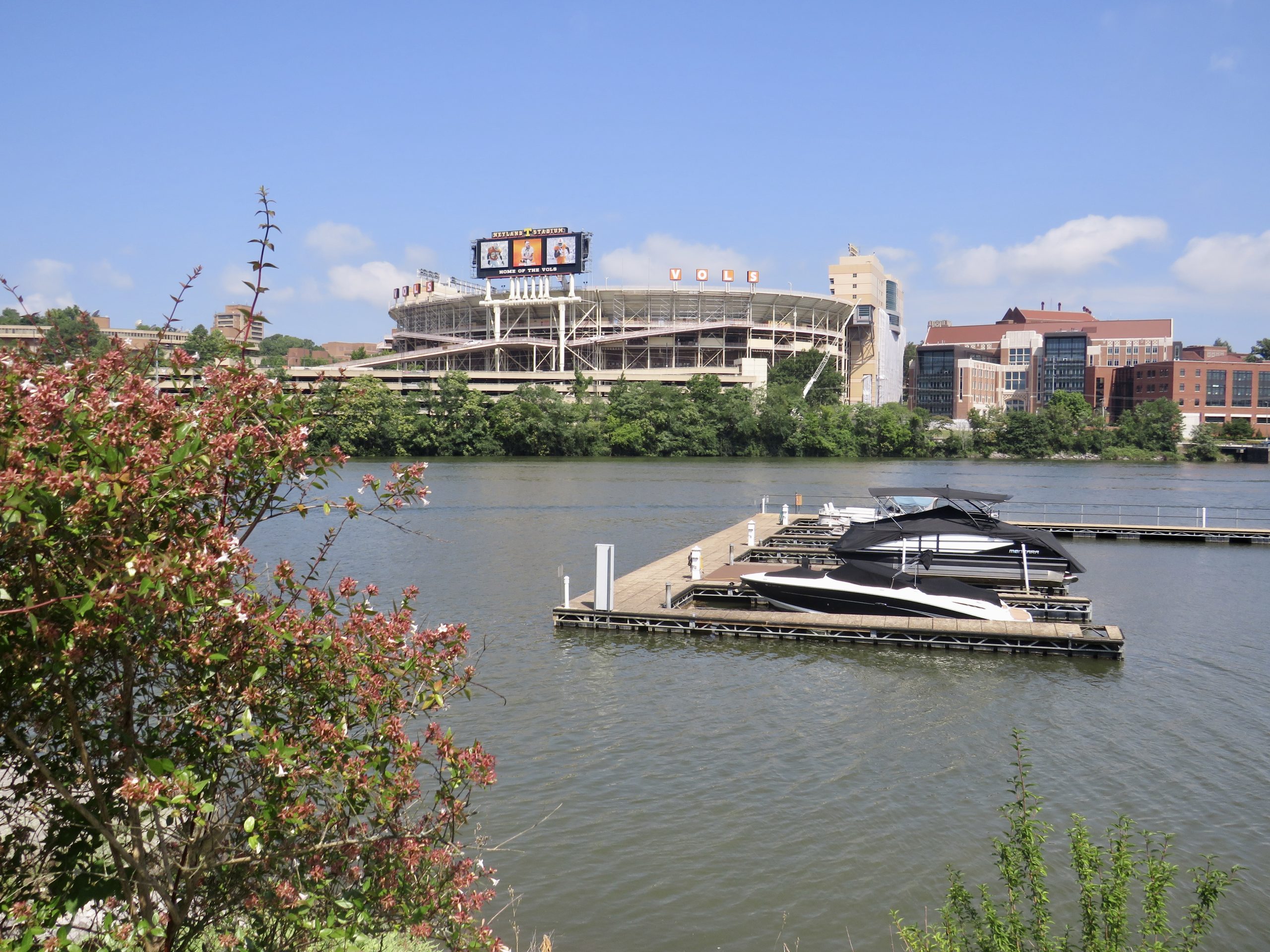 PHOTOS: Tennessee Adds Second Set of V-O-L-S Letters to Neyland Stadium ...